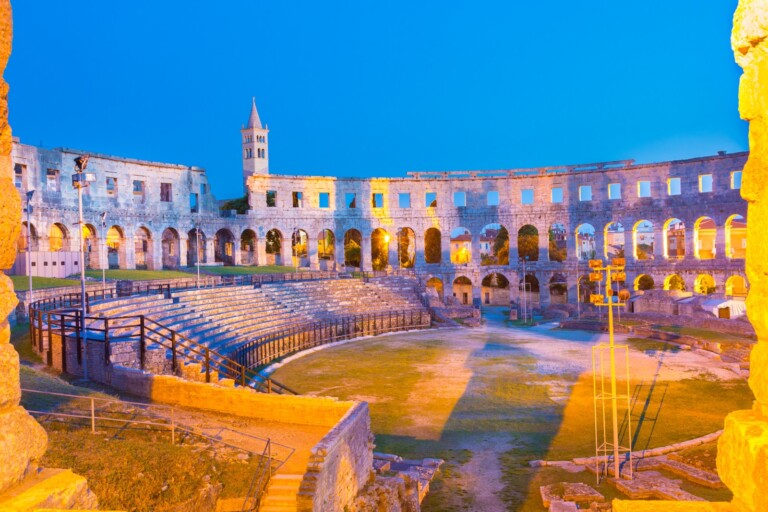 Pula / Pula: what to see, where to stay and beaches